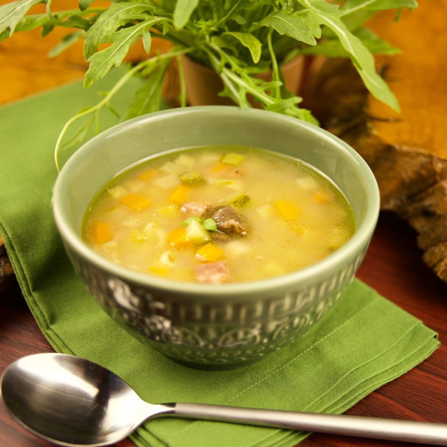 Sopa Camponesa com músculo, legumes e macarrão. Pronta em minutos ...